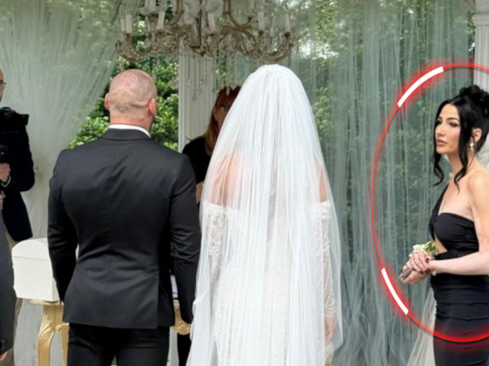 ATRAKTIVNA CRNKA: Ko je kuma Tee Tairović? (FOTO)