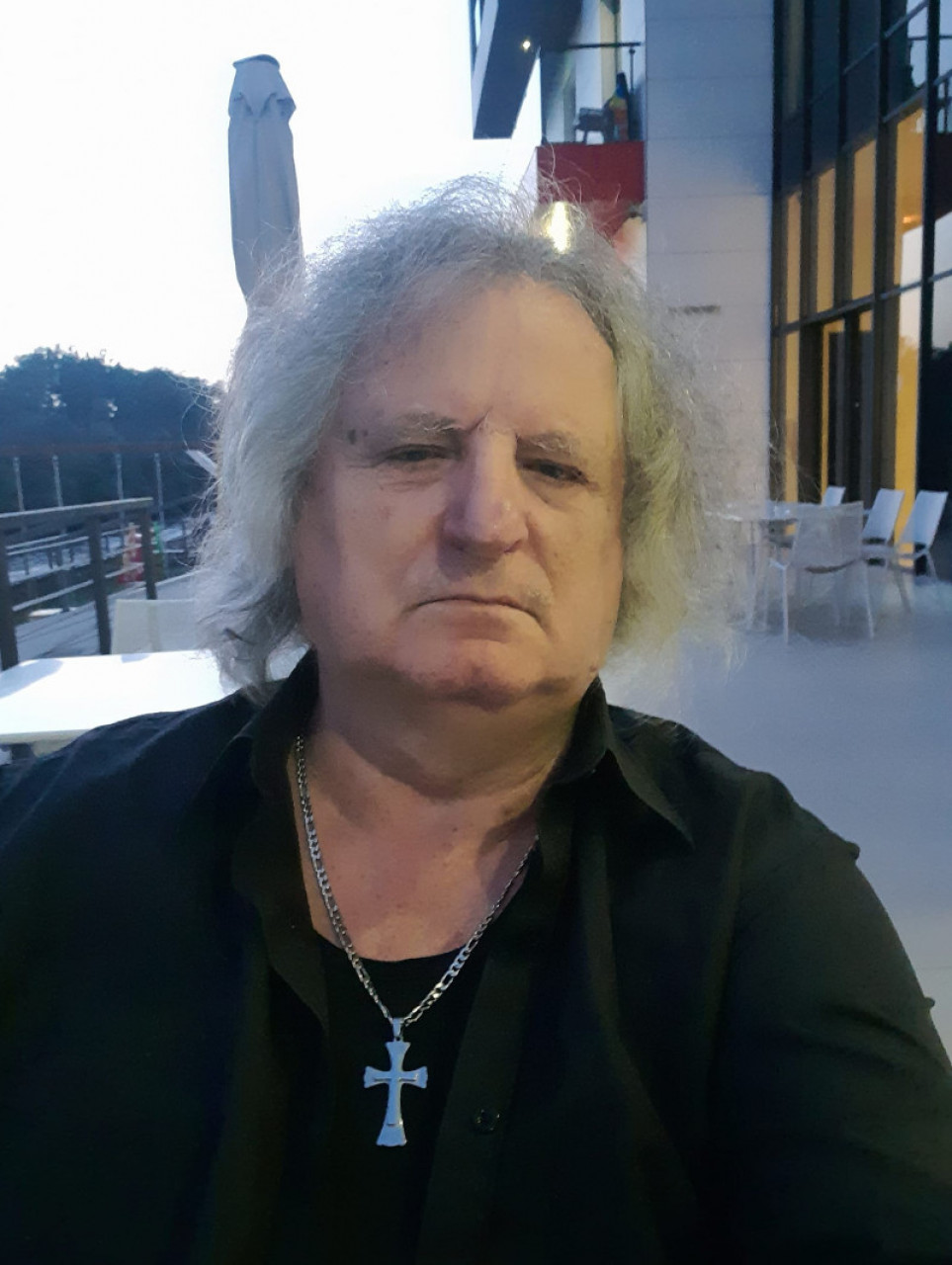 "ZBOGOM GURUU ZORANU" Umro frontmen naše legendarne grupe; bend prestaje da postoji? Otišao ...